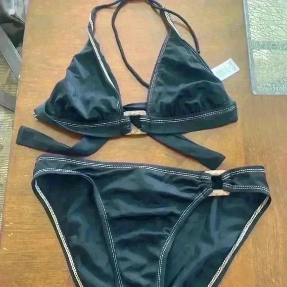 Hobie | Swim | Hobie Black Triangle Top Bikini With Cream Detailing And ...